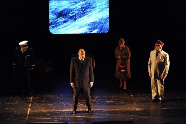 « LA REVERENCE , THEÂTRE POLITIQUE QUI DONNE A PANSER NOTRE TEMPS | «LE ...